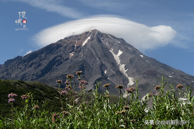 The volcano in Kamchatka and the beautiful mushroom cloud (Photo by ...