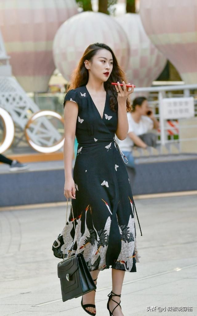 The deep V dress is elegant and outstanding, revealing but not vulgar ...