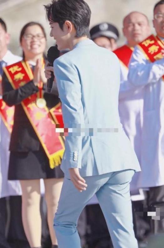 Zhang Zhehan's figure is on the hot search, square buttocks steal the ...