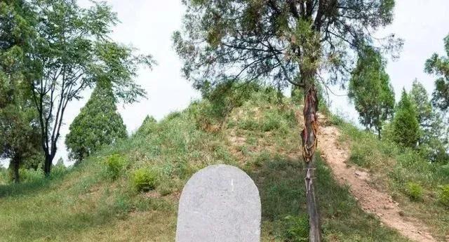 As the saying goes: "The grave in front of the door, the water behind ...