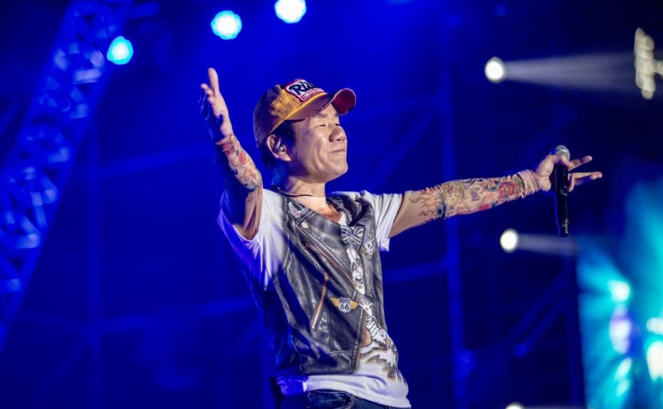 Singer Zhao Chuan: Two daughters and one son were born in a flash ...