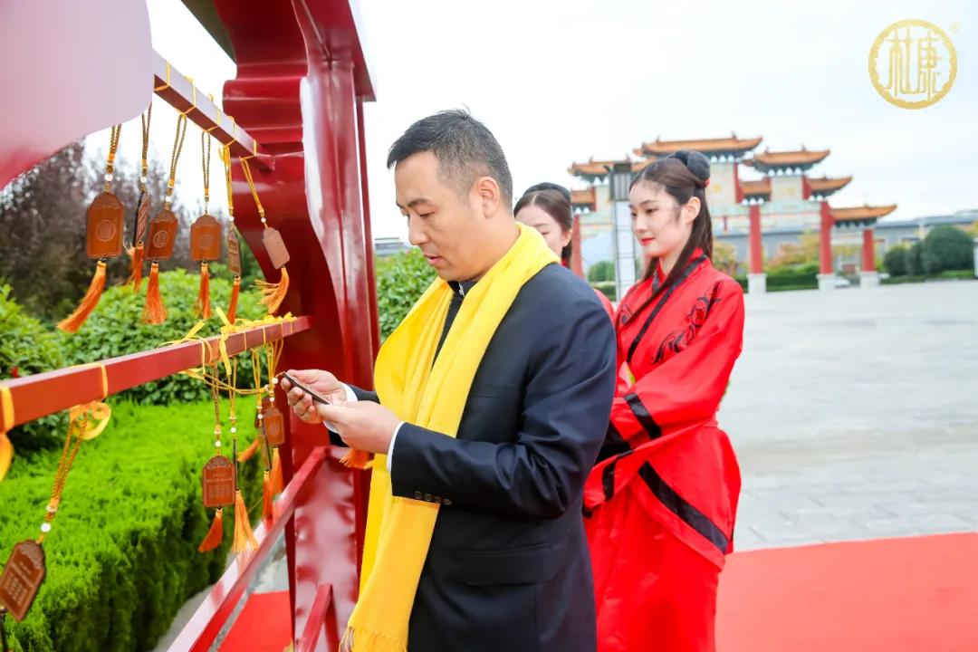 The wine ancestor Dukang Yunfeng altar ceremony to achieve a model of ...