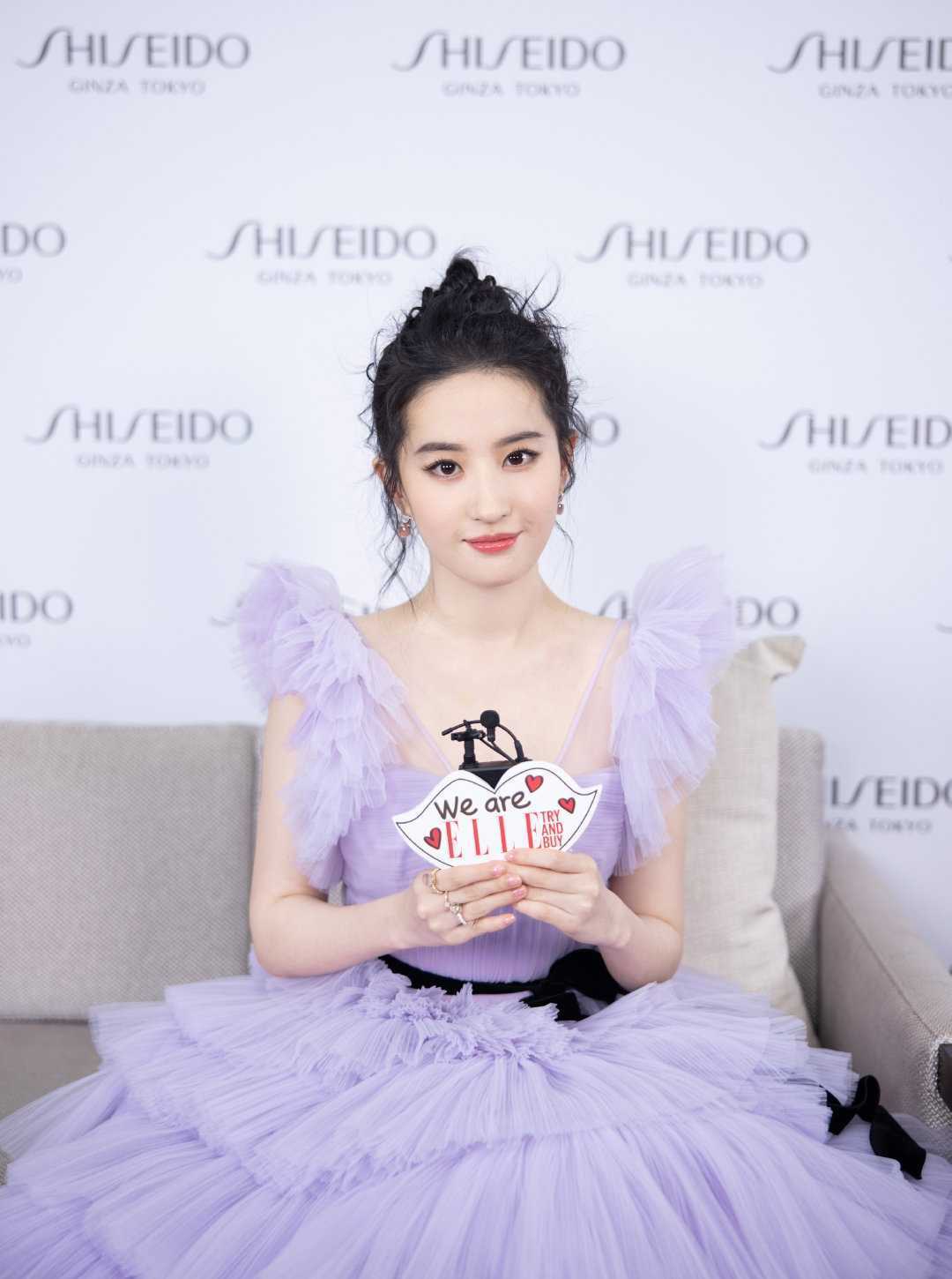 Liu Yifei returns to the country is too high-profile, wearing purple ...