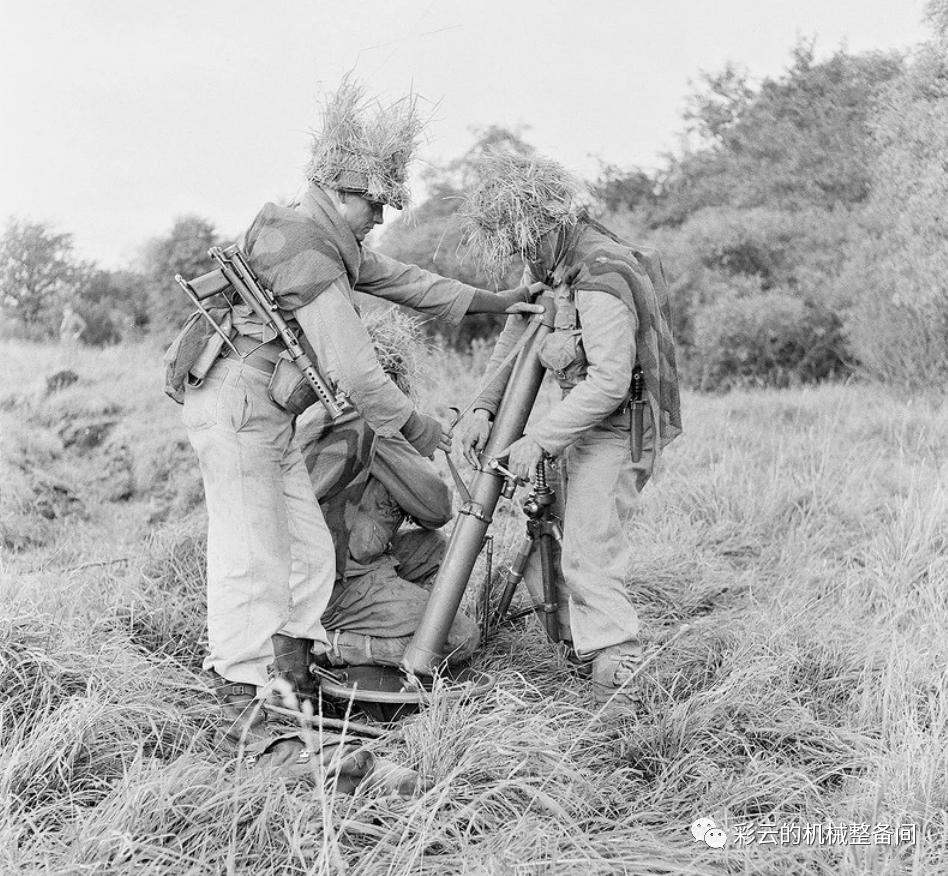 Submachine gun with "two shells" structure-Danish Madsen submachine gun ...
