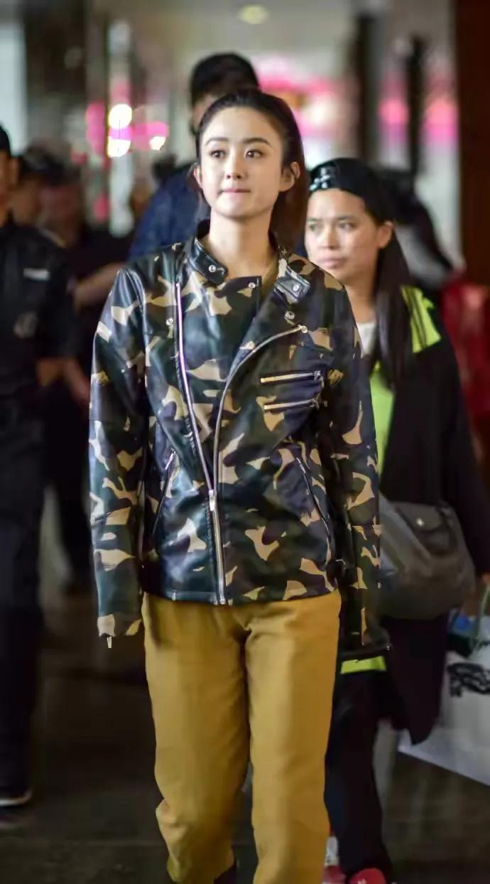 Zhao Liying wears military uniforms, some are heroic, some are cute and ...