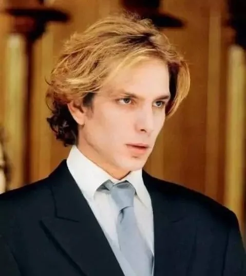 The true prince is 100 times more handsome than the fairy tale!Take a ...