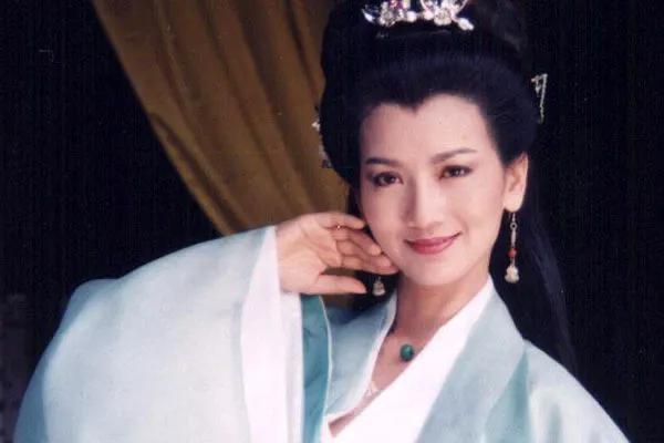 The image of the white lady in different periods - iNEWS