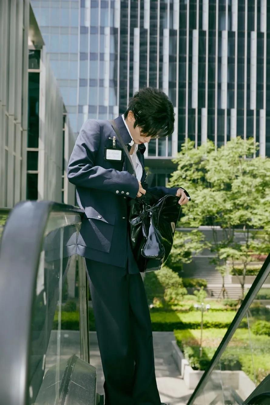 Crying Center·He Yuyao: Unique | SS22 CFW Shaking in New Trend Day - iMedia