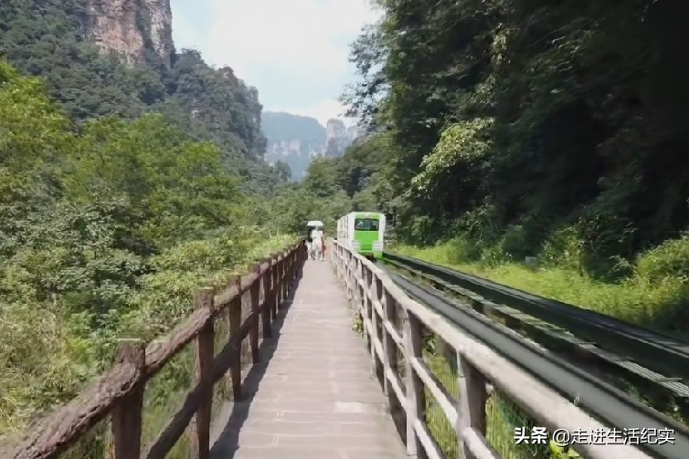 Shili Gallery in Zhangjiajie, Xiangxi, a natural barrier with a ...