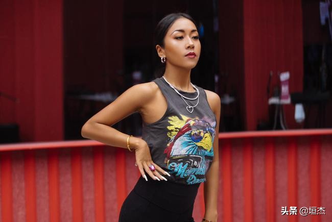 Is Jike Junyi's structure smaller? Or are you afraid of Joey Yung and ...