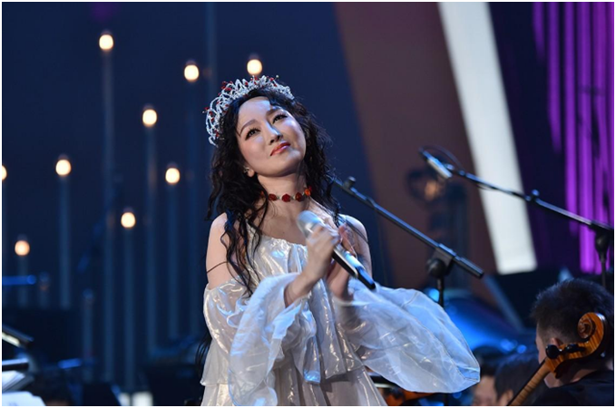 36-year-old Sa Dingding appeared on the scene. After changing makeup ...