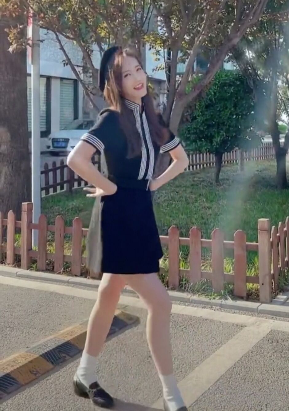 31-year-old Li Yitong is so daring. His short skirts on the road almost ...