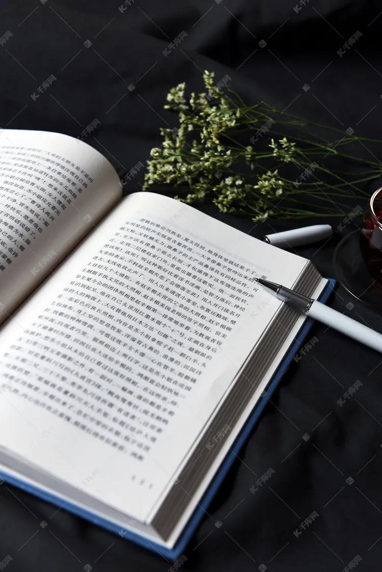 The book has its own golden house, and the book has its own Yan Ruyu ...