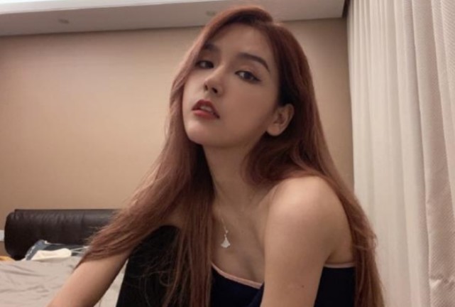 After wearing swimwear at S8, Rita fulfilled the promise of EDG championship this year. The ...