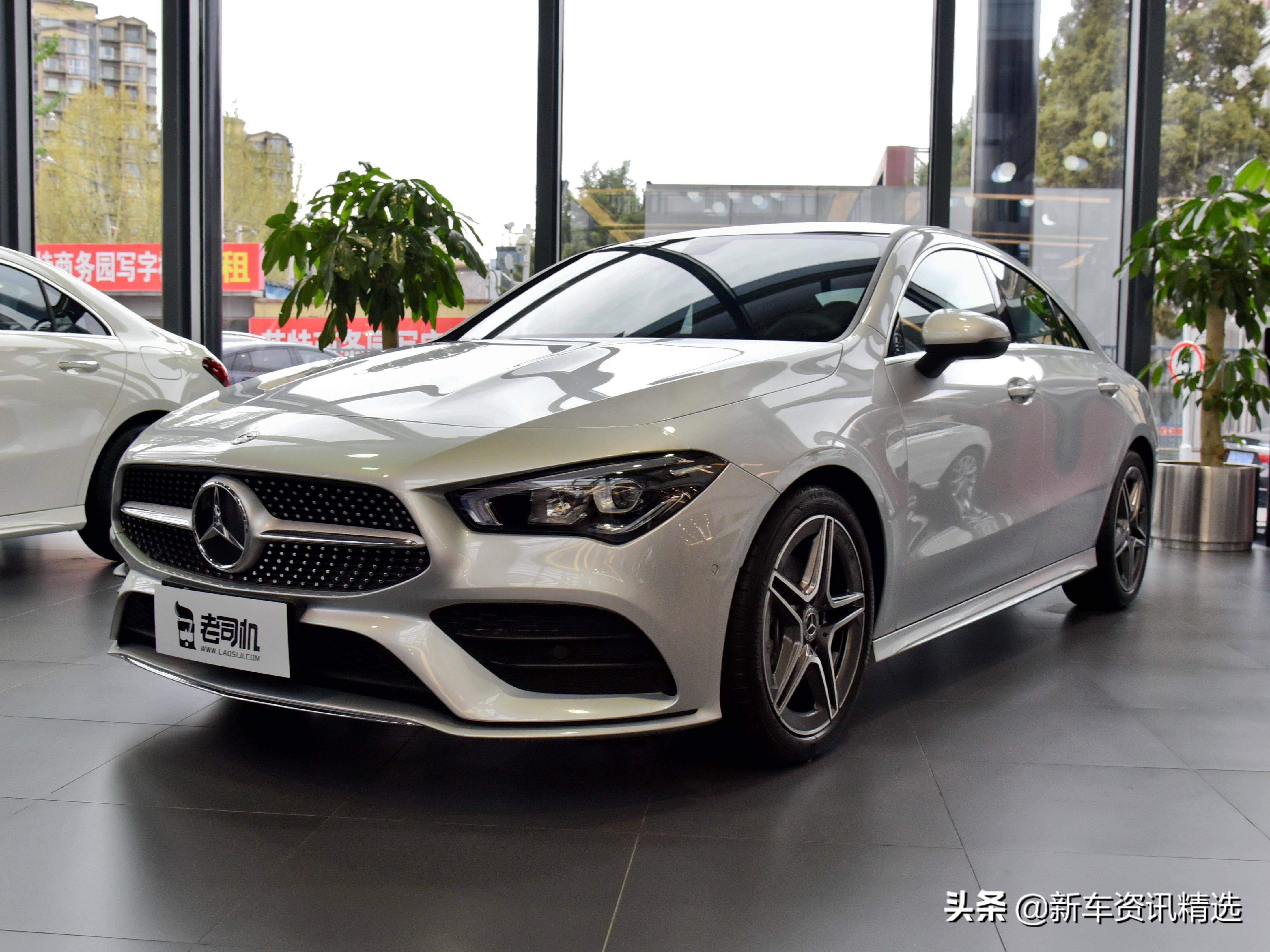 Imported entry-level luxury sedan, good price and good quality, high ...