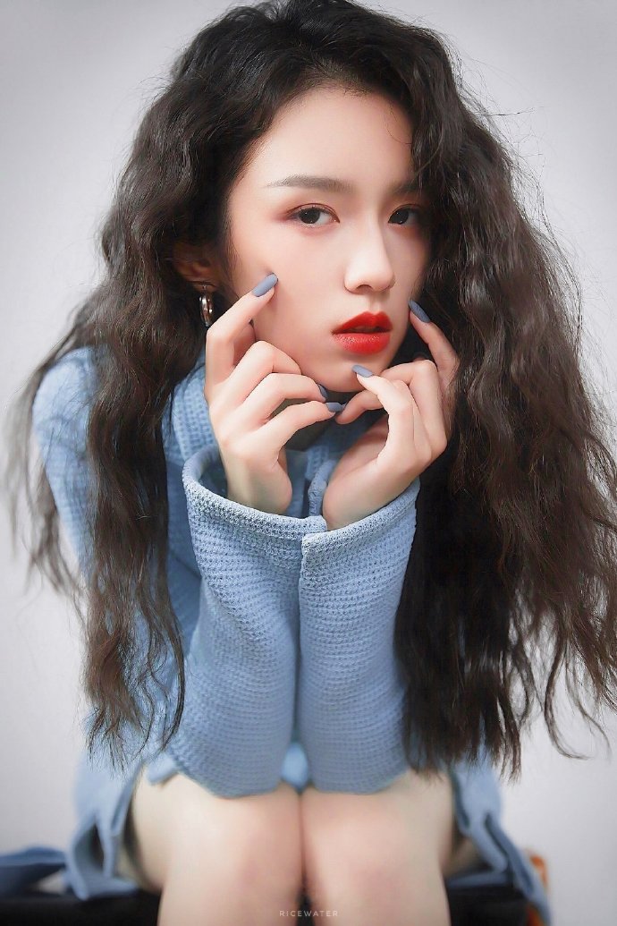 I only serve these 3 female celebrities who have small eyes but are ...