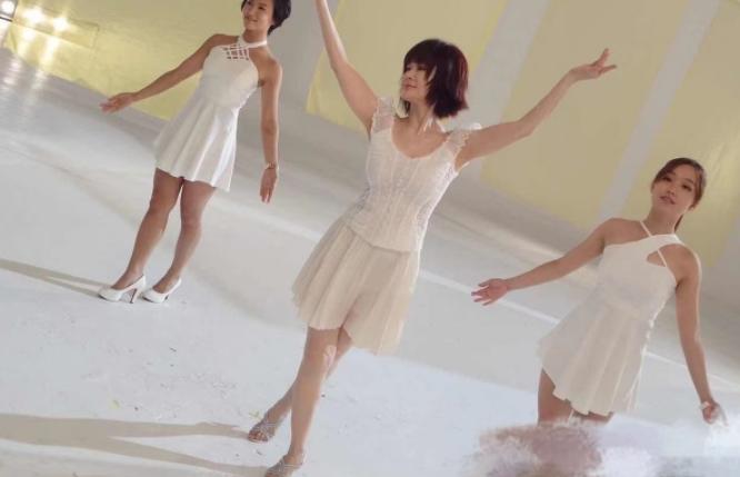 The ageless actress Pan Yingzi, 72 years old, has a light body and is ...