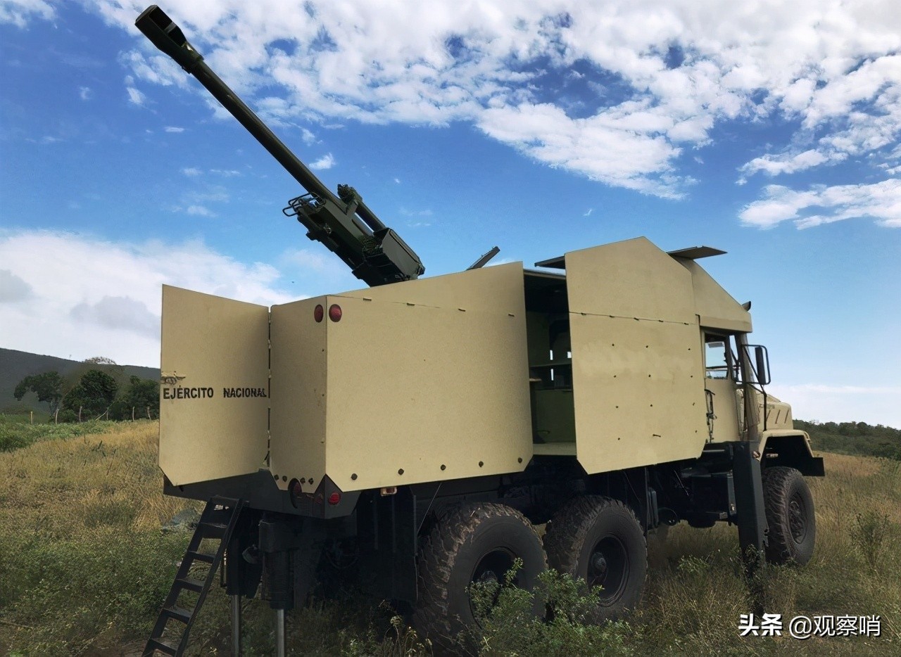 LG1 105mm howitzer, a weapon developed by France for export, a second ...