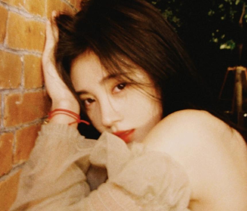 Ju Jingyi's blockbuster is super stunning under the rain, but Xiao Ju's ...