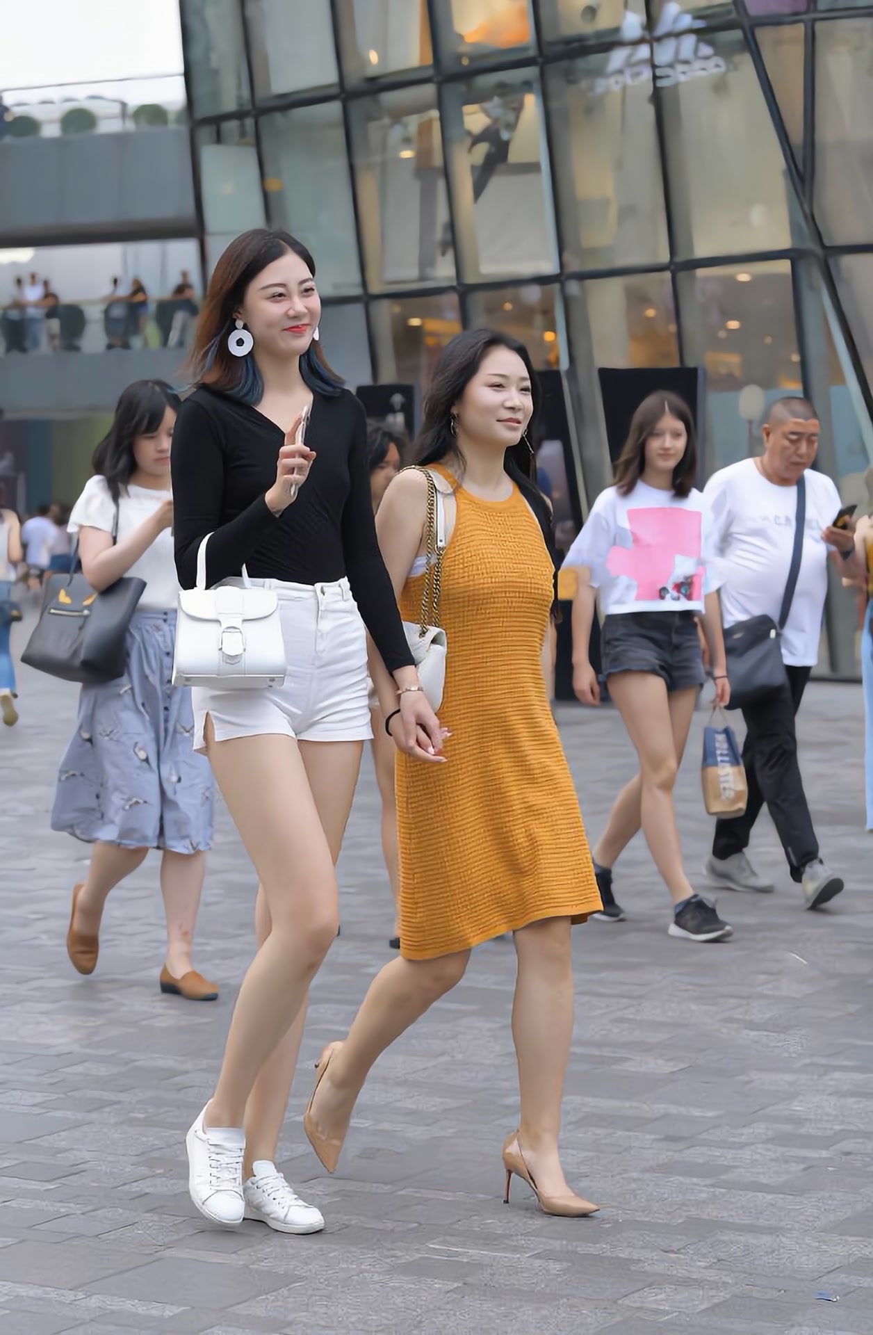 Tall and short girlfriends, the height really determines the ...