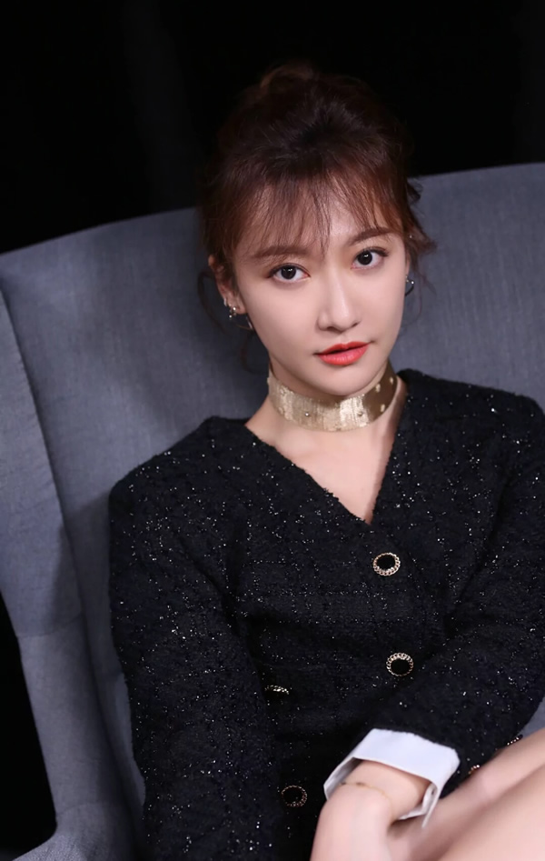 Treasure girl!He confessed in the backlight, full of aura, "old actor ...