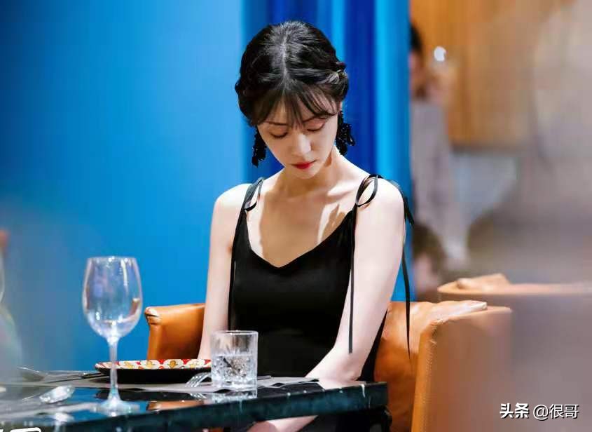 My neighbor is a young beauty: Li Xirui is intellectual, Lu Xiaolin is ...