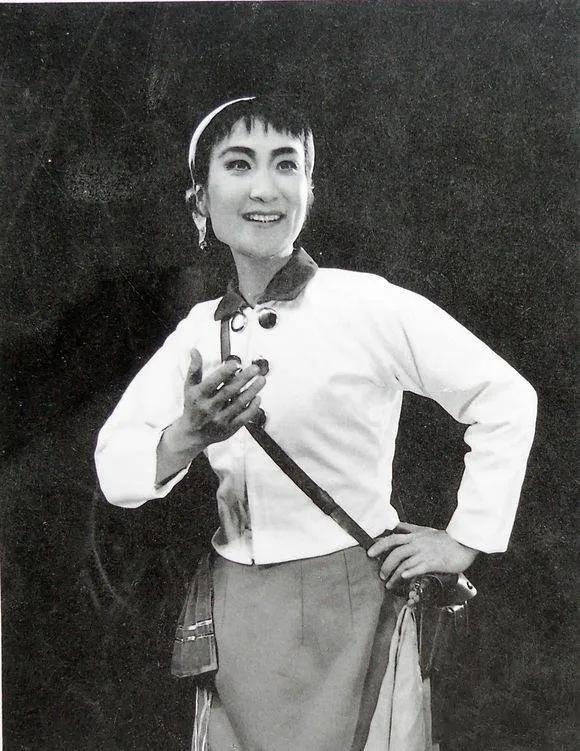 A generation of Peking opera masters Guan Sushuang and Li Shaochun were ...