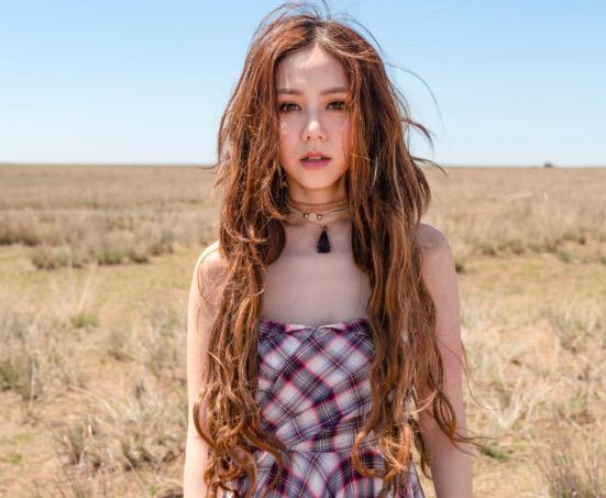 Deng Ziqi asked netizens to guess the title of the new song. After ...