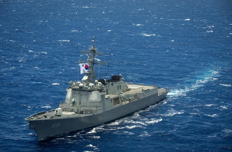 King Sejong the Great class destroyer, with abundant weapon ...