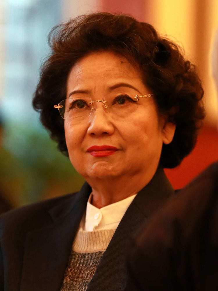 Look at Li Weikang's photos: the goddess of Peking opera from the young ...