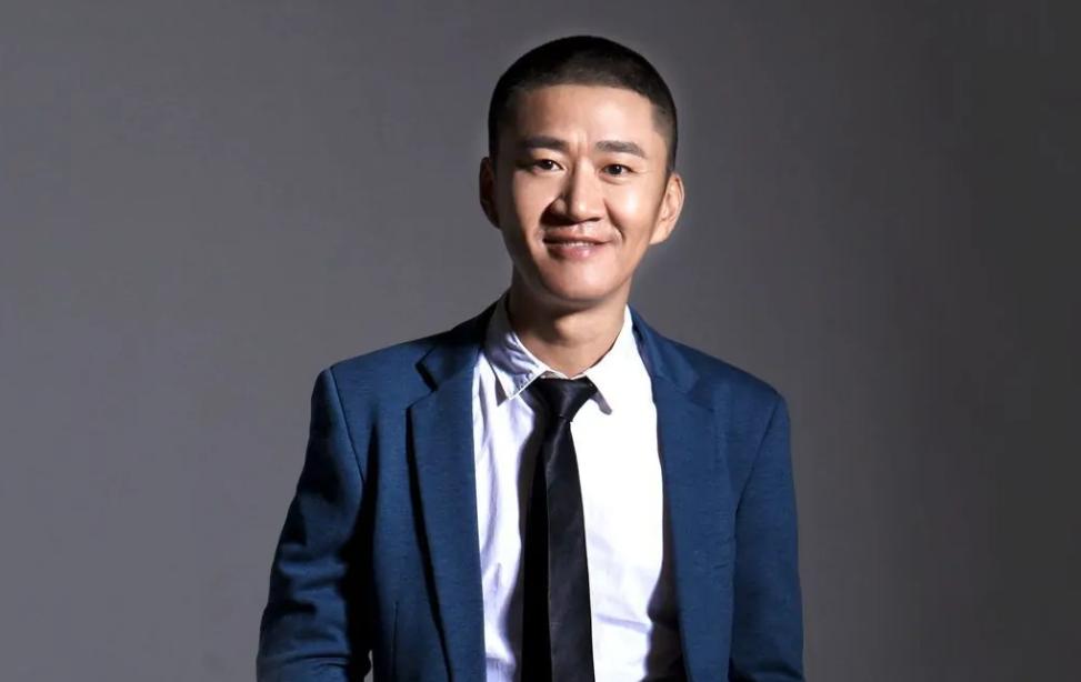 Actors Li Jiaming eats the banquet, self-contained plastic bags, and ...