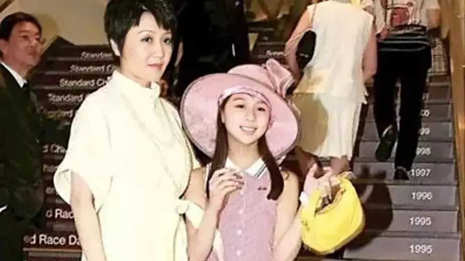 The gambling king's daughter He Chaoxin's biological mother is actually ...