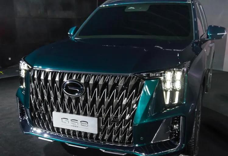 The car is nearly 5 meters long, 2.0T engine + electric four-wheel ...