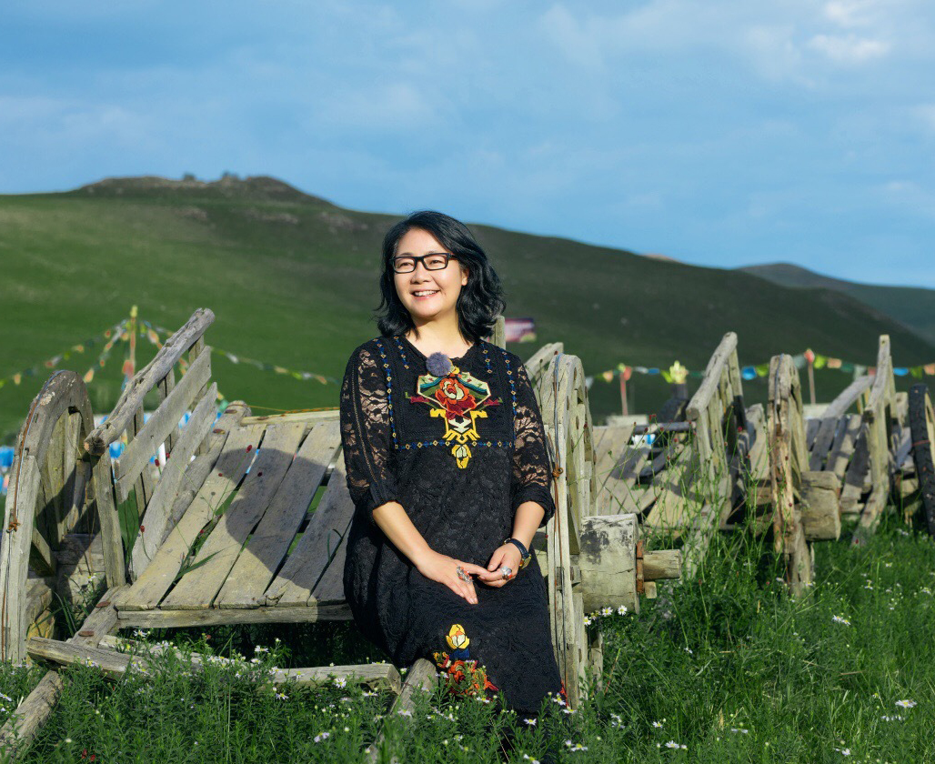 Sarina: Before she became famous, she repaired a blower in a machinery ...