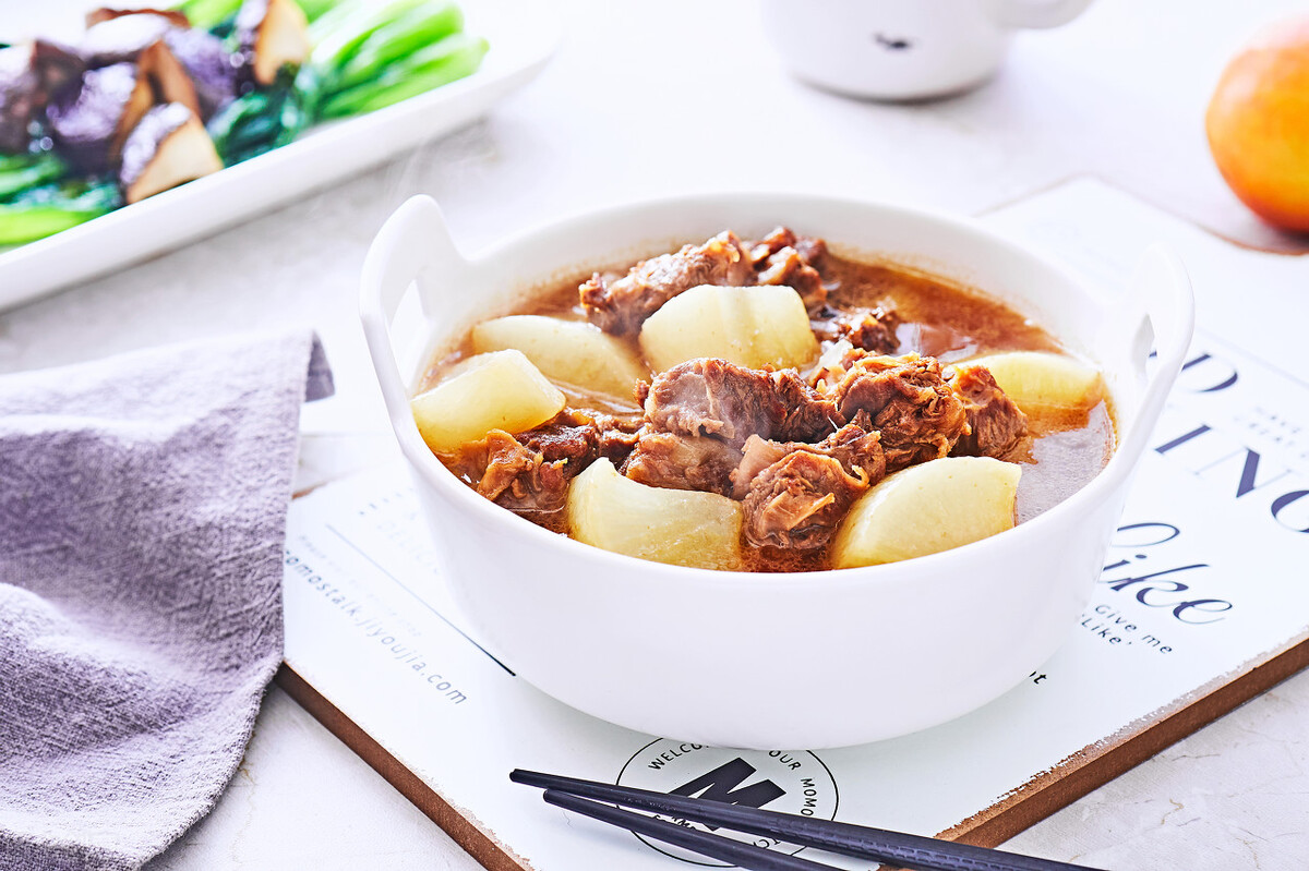 For beef stew, don't just blanch it. Master the two key steps. The beef ...