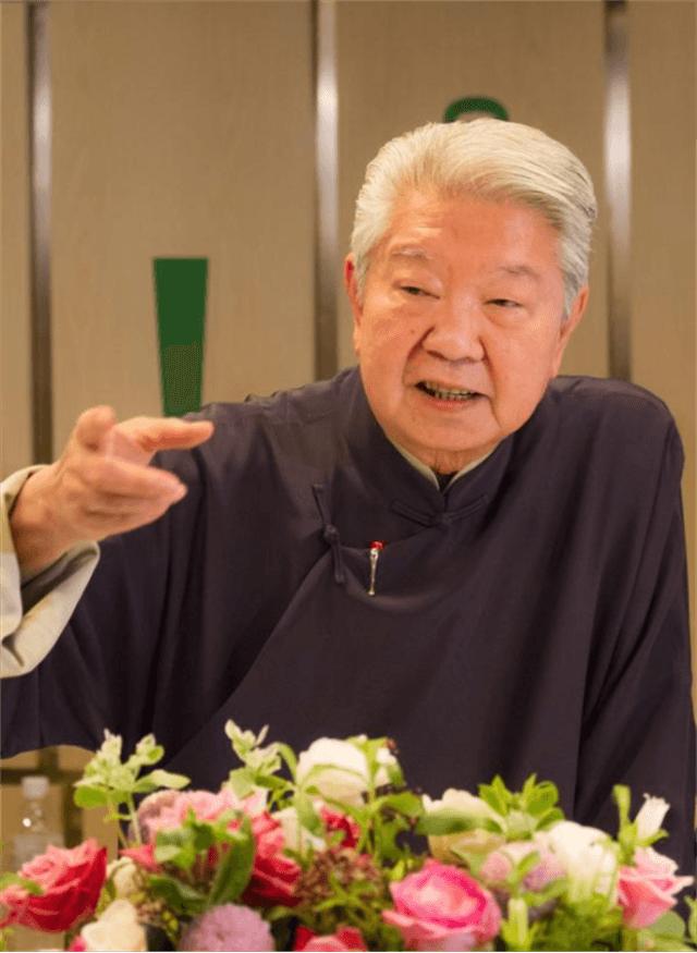 Gu Long: Loved dancers all his life, once drank with friends and was ...