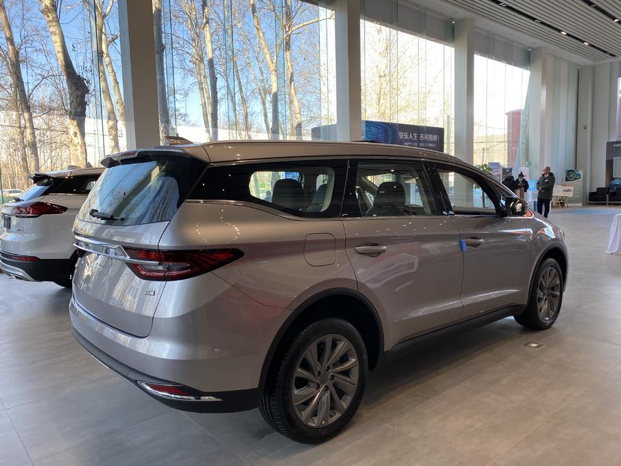 Family travel and it is very practical to experience the 6-seat layout ...