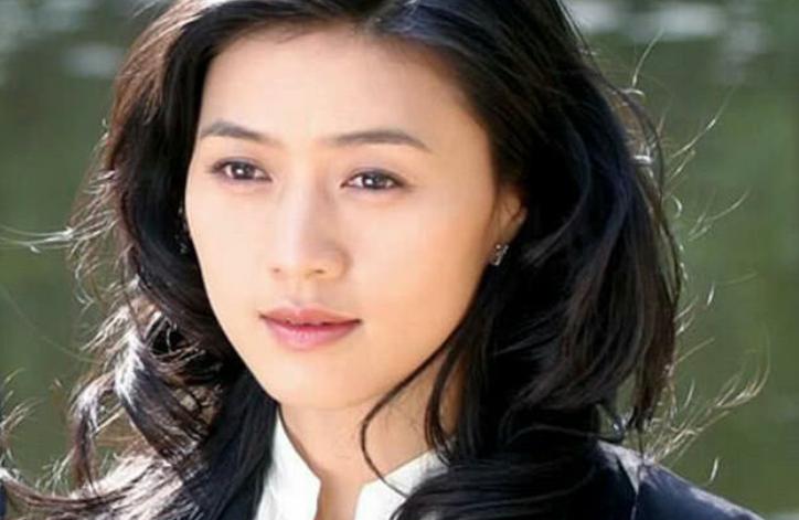 She fell in love with Lu Yi at first sight, but married a rich man at ...
