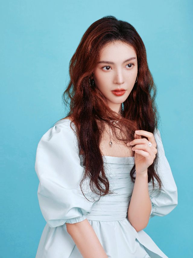 Jin Chen is really sweet and impenetrable, simple and elegant in dress ...