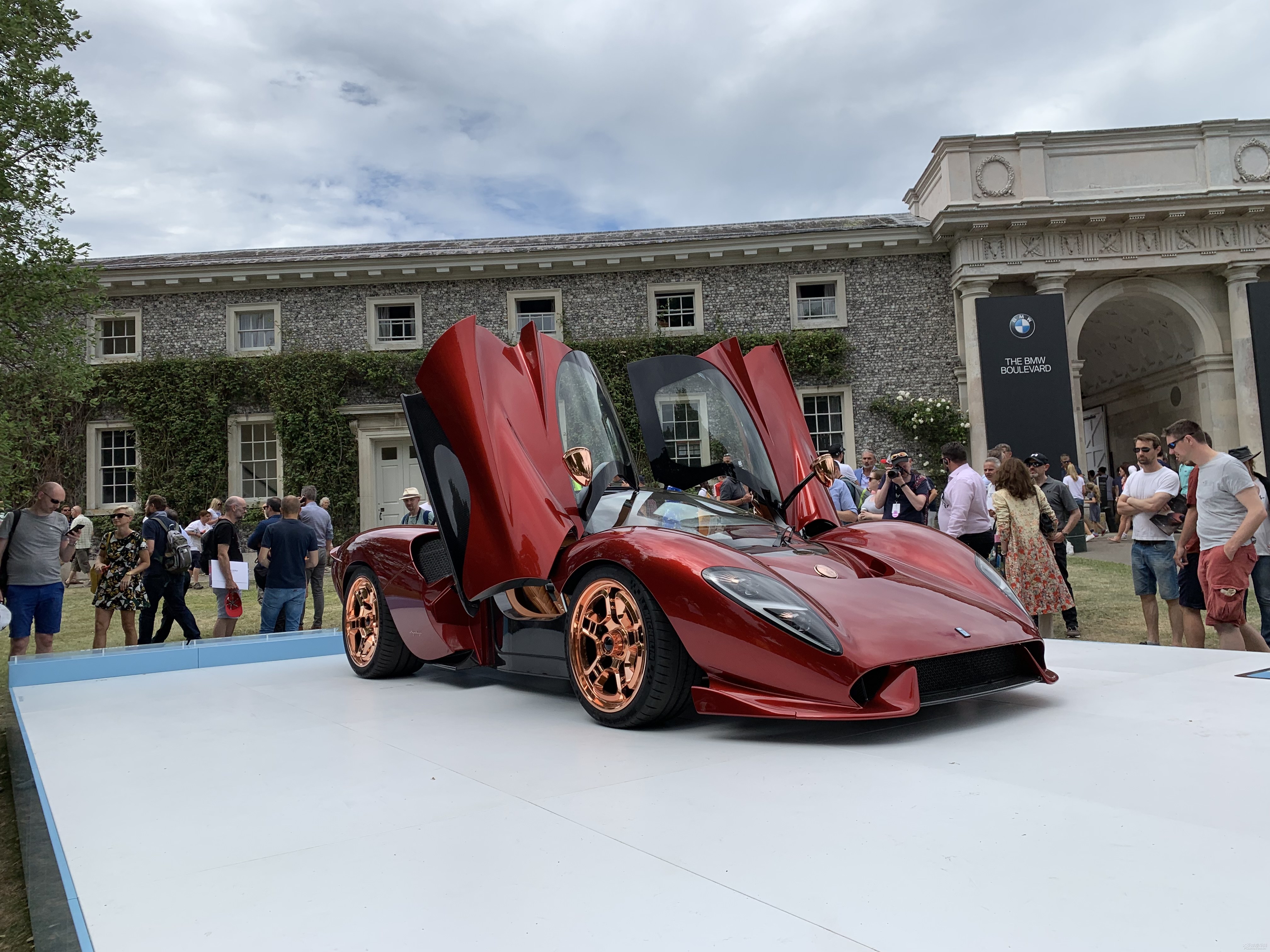 De Tomaso P900 sports car official image: Italian origin, V12 power ...