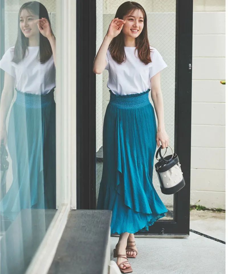 Japanese mixed-race model demonstrates gentle sister outfit - iMedia