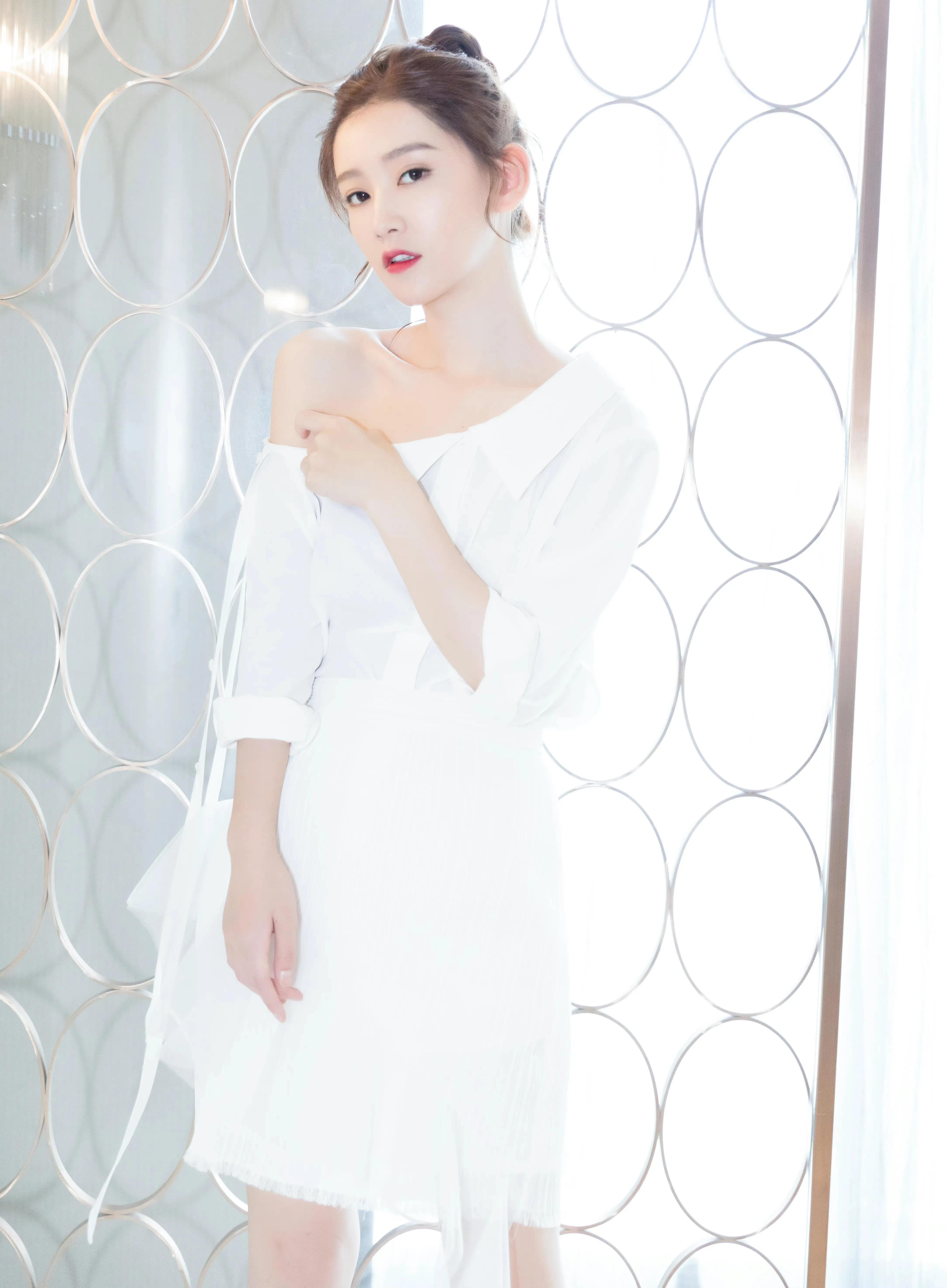 Gentle, charming, confident, free and easy Li Muchen - iNEWS
