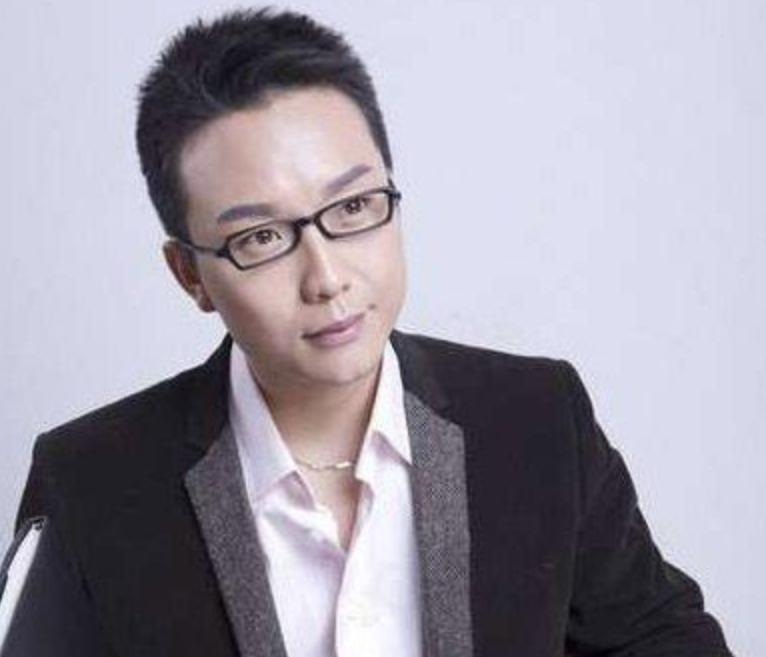 Li Yugang: At the age of 19, he became a beggar and became popular by pretending to be a "women ...