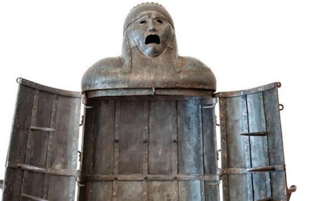 What kind of monster is the "triangular head" in the horror game, and ...