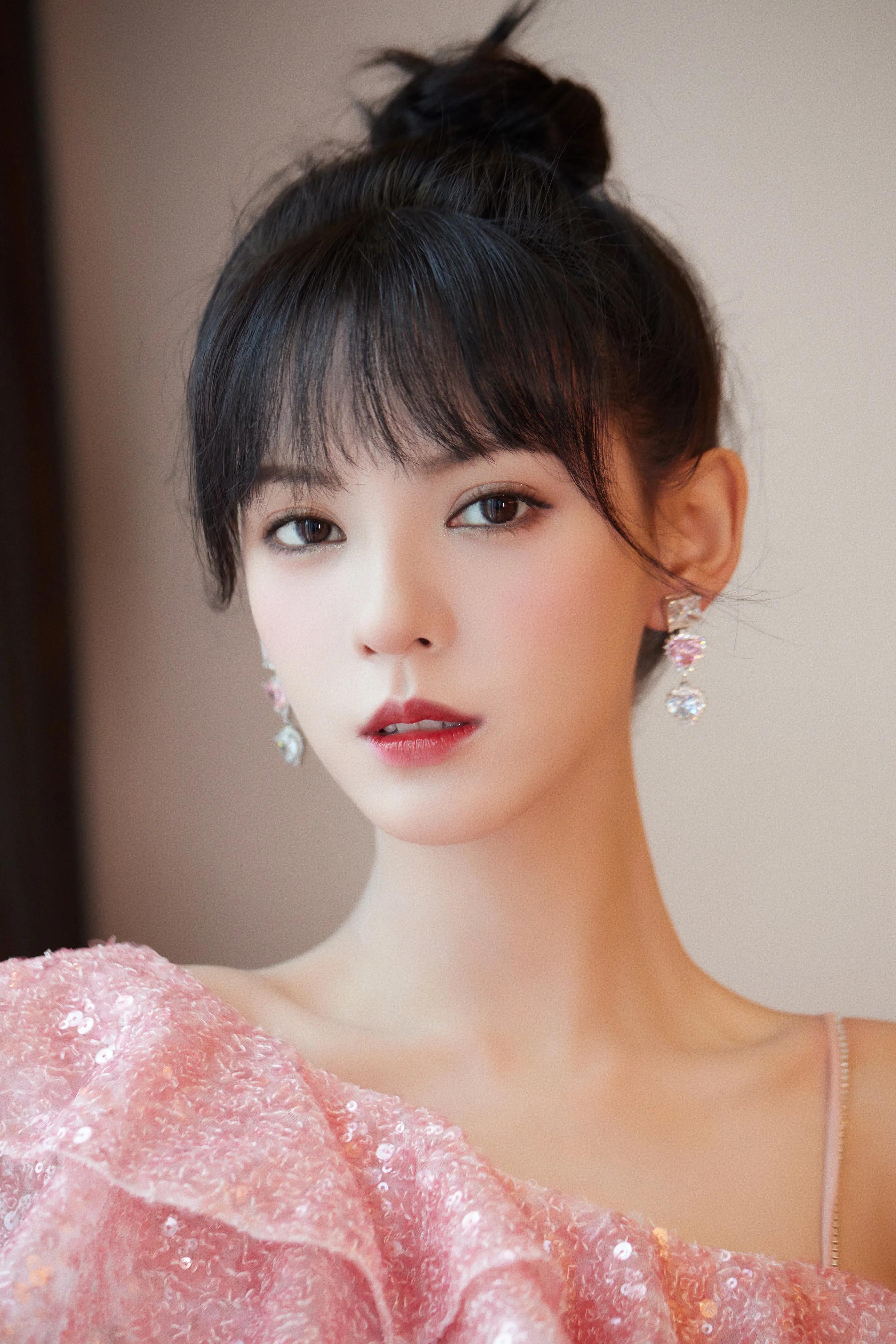 Lady in Pink, Sweet Lady - iNEWS