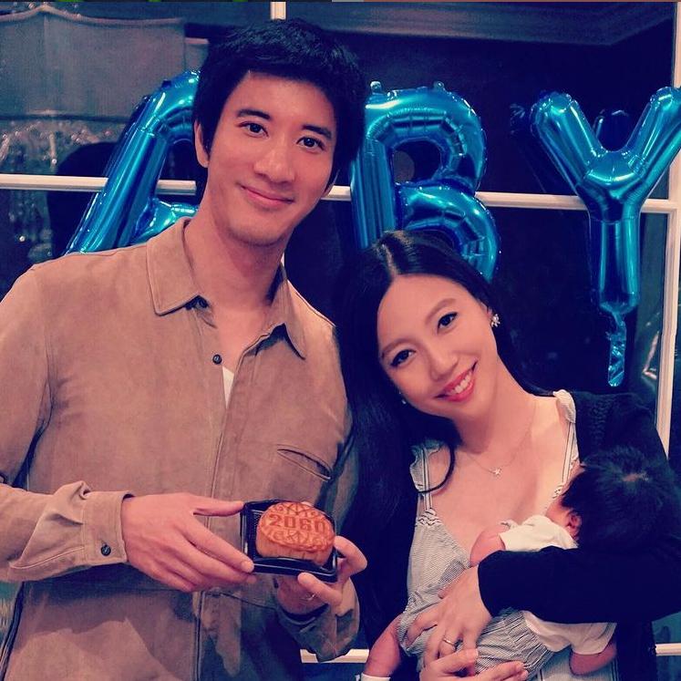 45-year-old Wang Leehom attended a friend's wedding. His face and beard ...