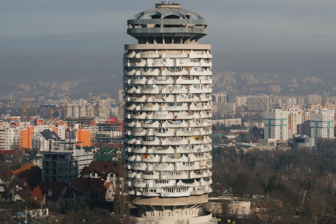 Strange Soviet residential building - iNEWS