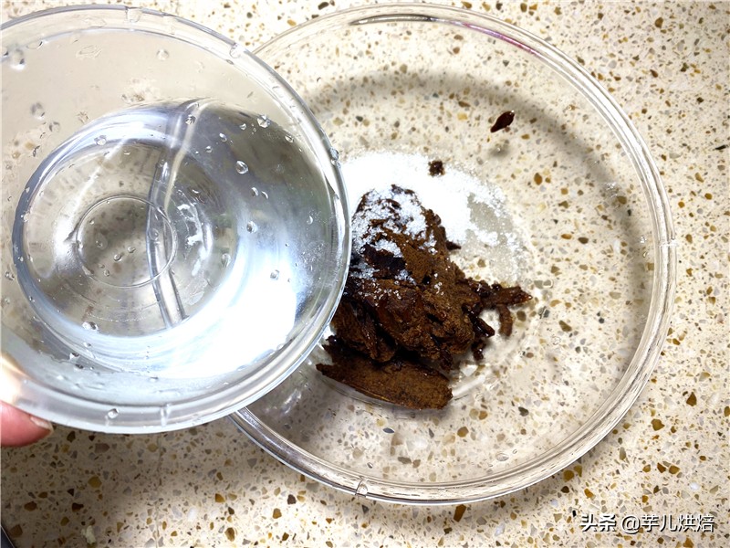 Teach you to make brown sugar mala cake at home. The method is detailed ...