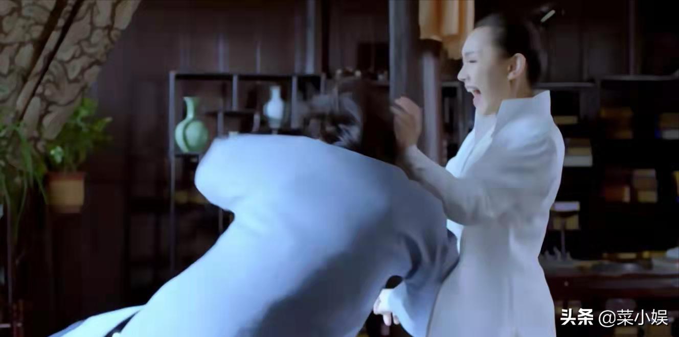 Bai Suzhen's hairline is higher than the sky, and Xu Xian's eyebrows ...