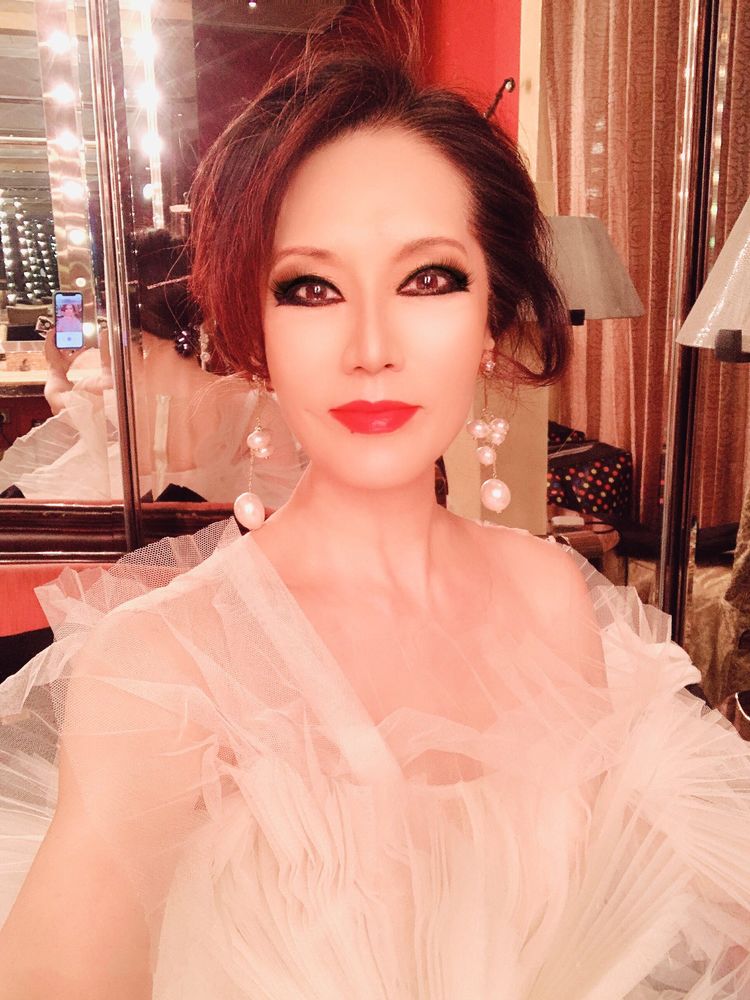 Singer Ye Lu was invited to attend the 11th 2021 Golden Panda Awards ...